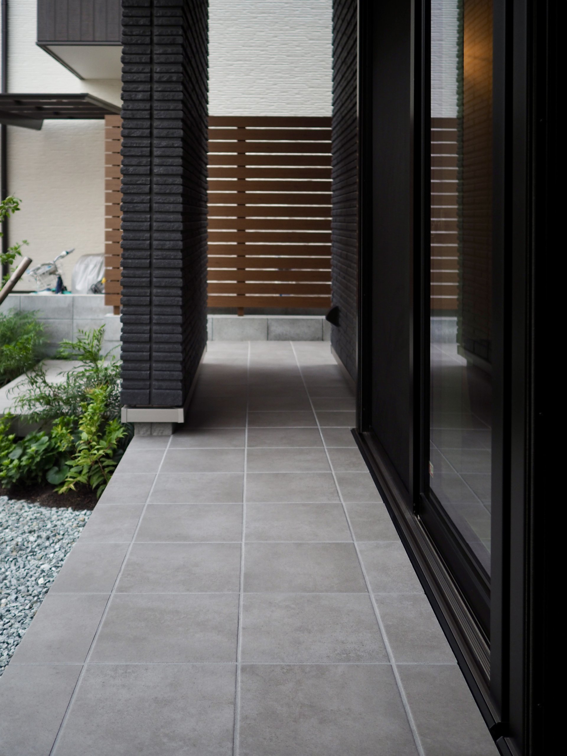 リビングを囲む通り土間で開放的な空間を。 ｜施工事例｜㈱アイコットリョーワ